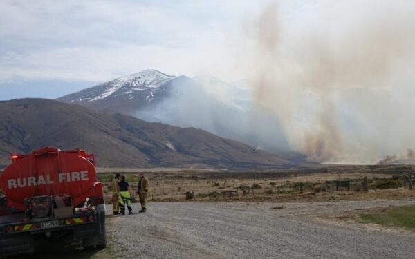 Air and ground crews fighting wildfire in Mackenzie Country | New ...