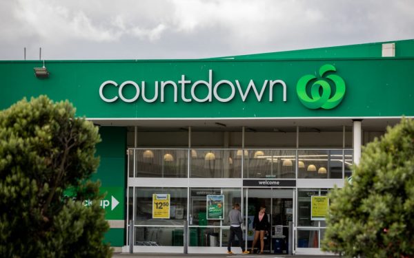 Countdown moves toward phasing out plastic produce bags | New Zealand ...